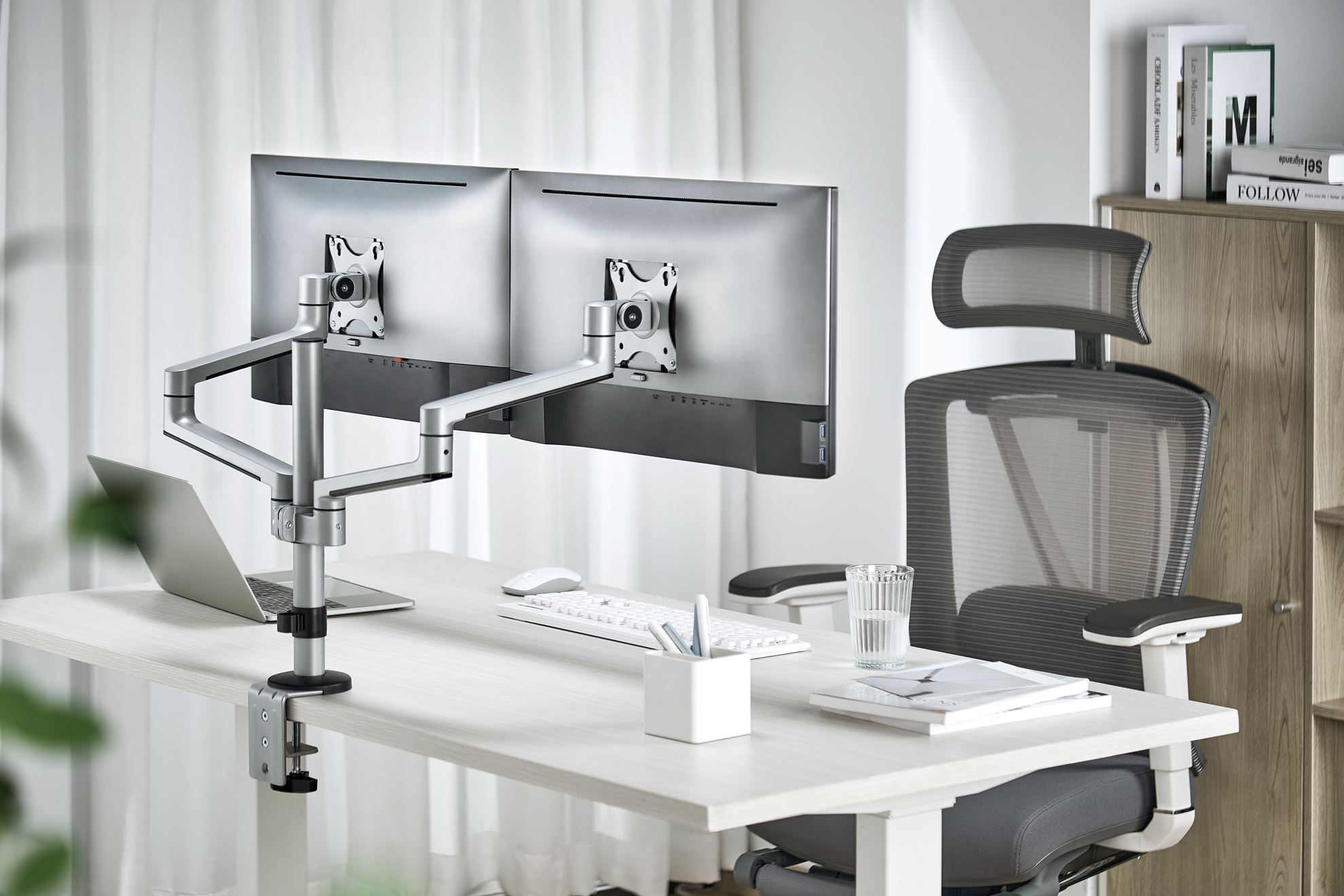 Deskbird | Dual Arm Premium Articulating Monitor Mount (17"-32" Screens)